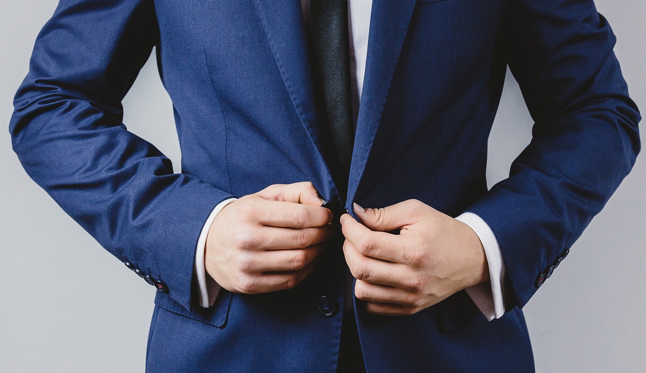 Bespoke Tailoring vs. Made-to-Measure: What's the Difference? – WAZINS